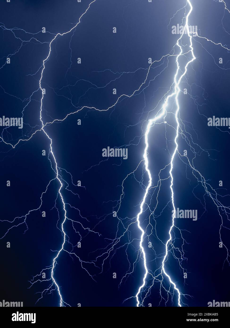 With forked lightning hi-res stock photography and images - Alamy