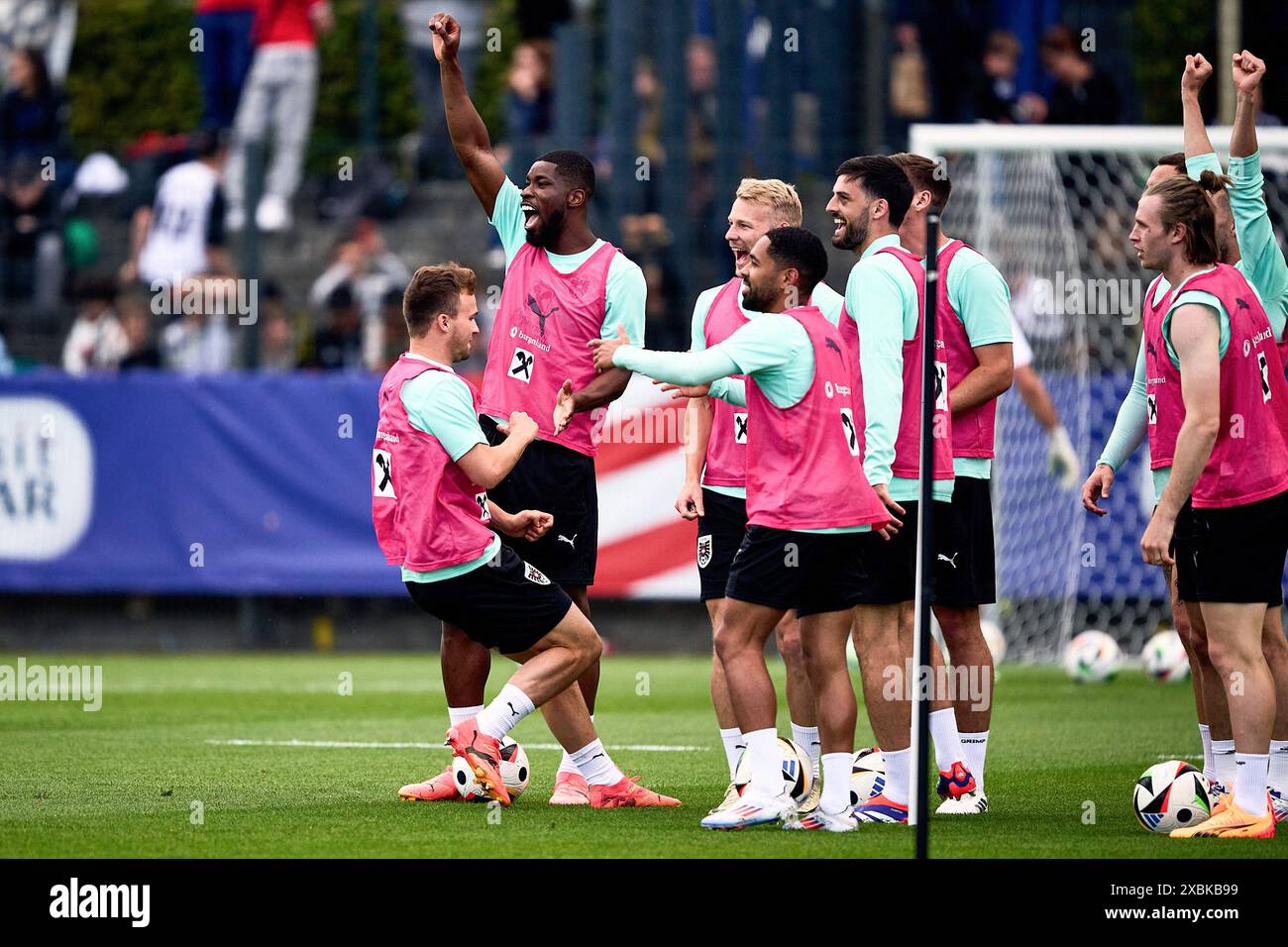 Kevin Danso (Oesterreich Nationalmannschaft Euro 2024, #04), jubelt ...