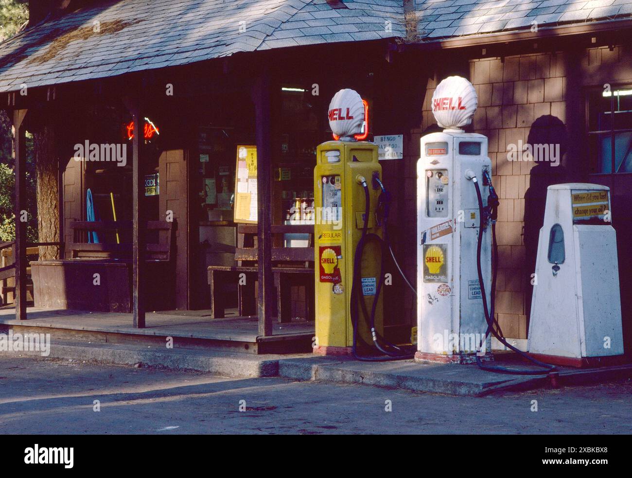 Vintage Gas Station Sisters Oregon Stock Photo - Alamy