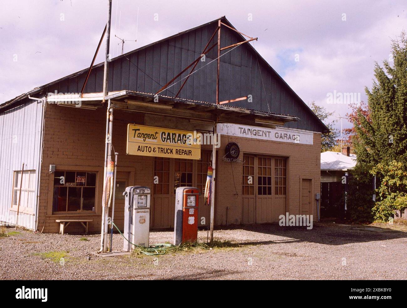 Vintage Gas Station Tangent Oregon Stock Photo - Alamy