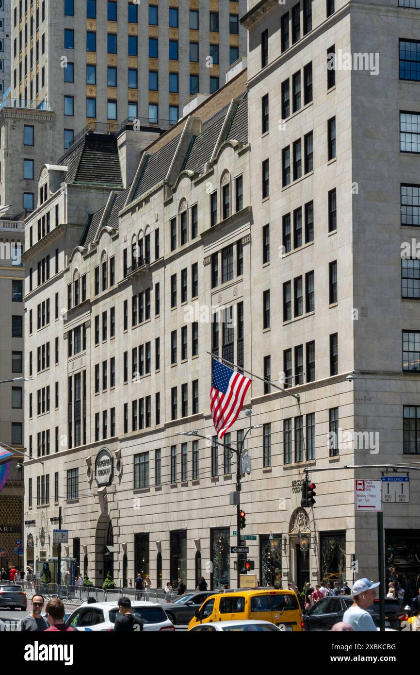 Bergdorf Goodman is a luxury department store on Fifth Avenue in New ...