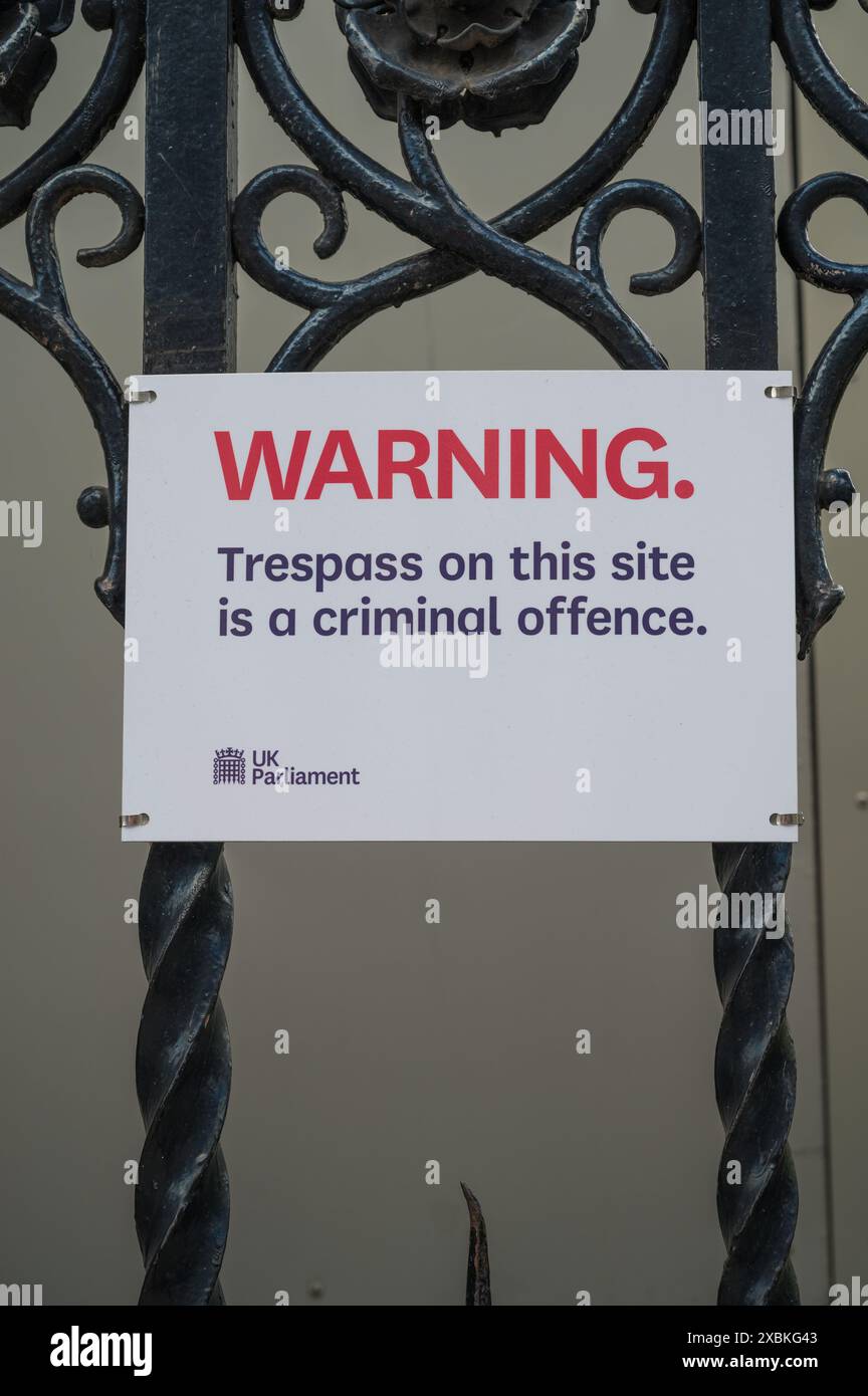 Notice on iron railings warning against trespass at the Palace of ...