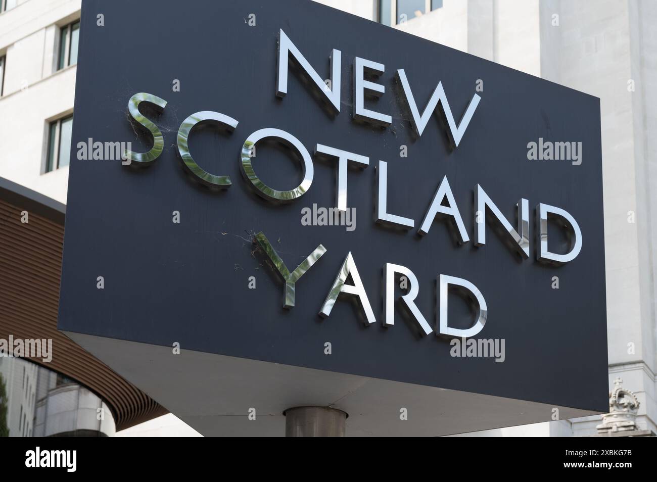 Revolving sign outside New Scotland Yard Metropolitan Police ...