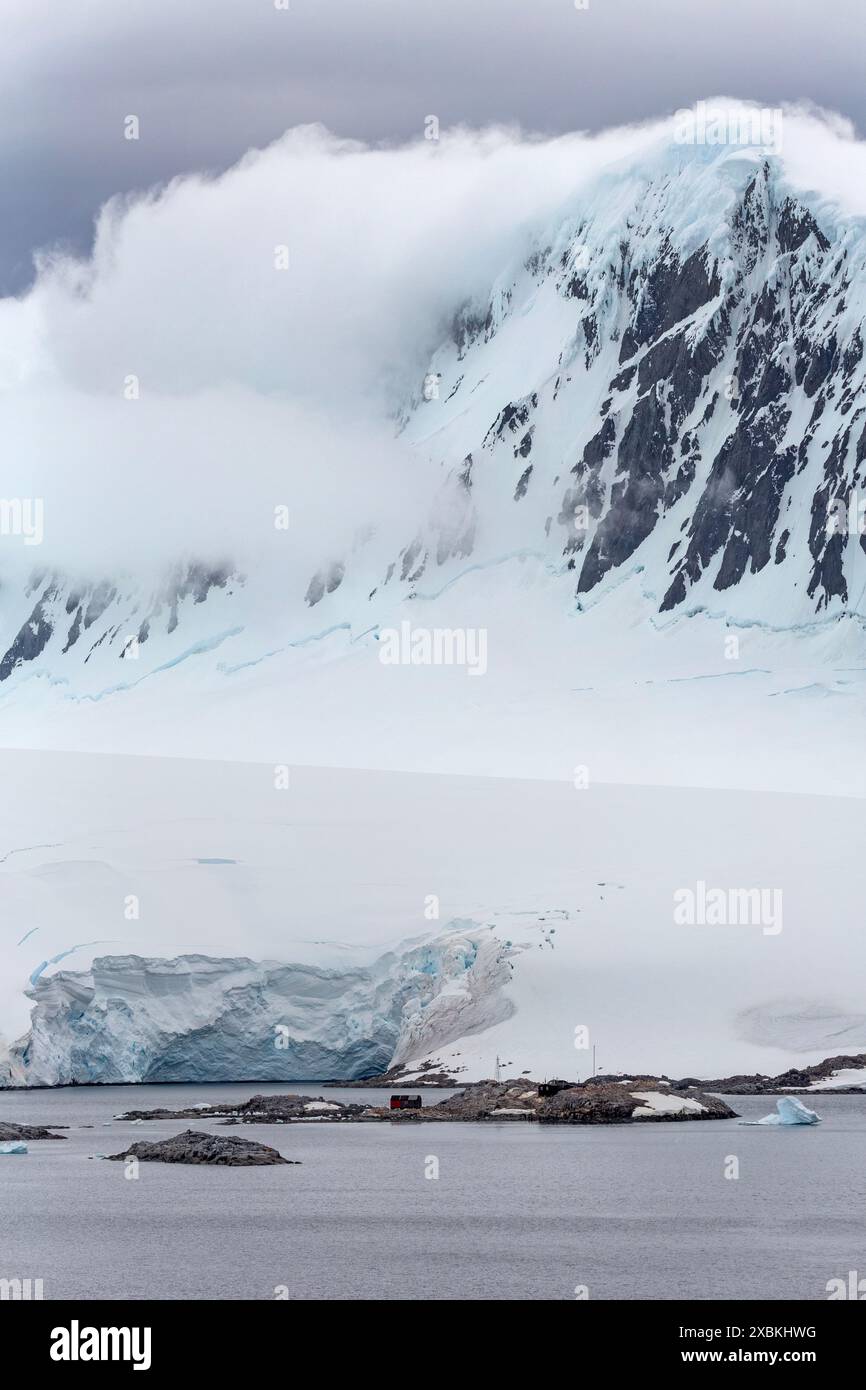 Research station neumayer hi-res stock photography and images - Alamy