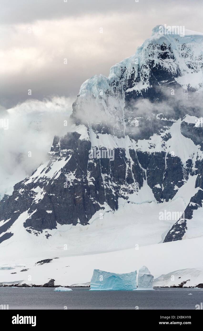 Research station neumayer hi-res stock photography and images - Alamy