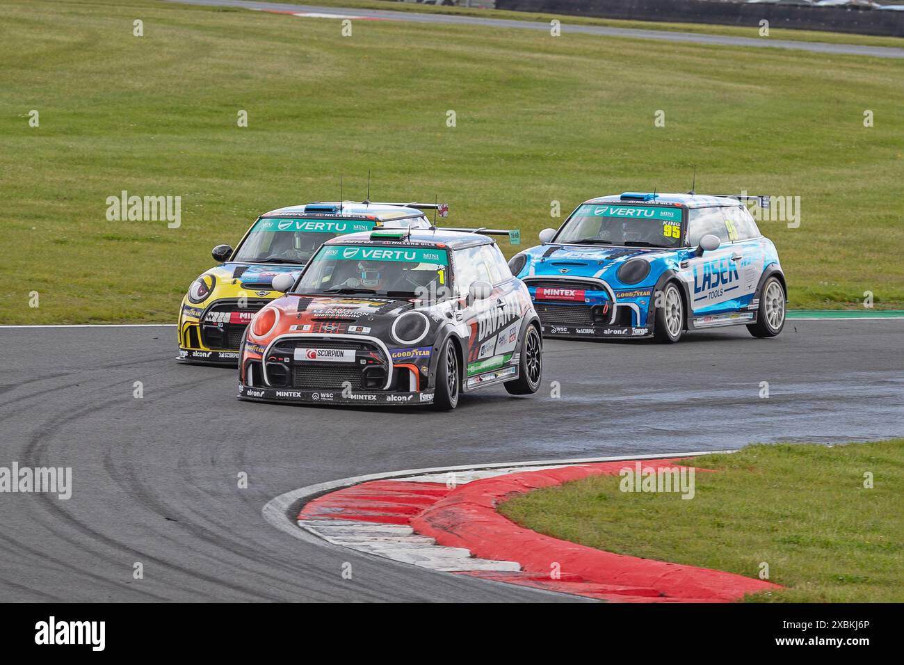 Dan Zelos Makes His Move On Maximus Hall Into Murrays Corner Vertu Mini ...