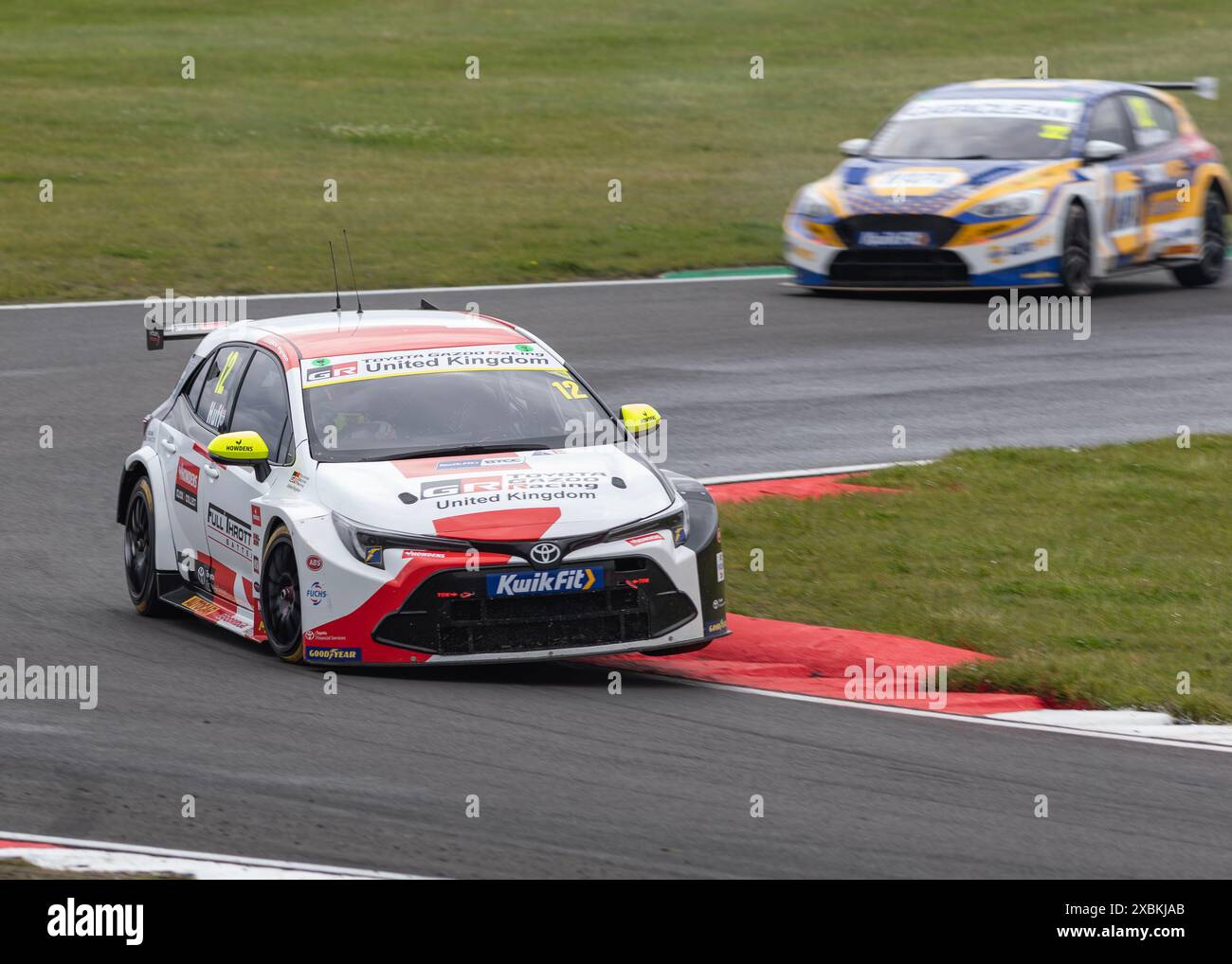 Rob Huff Chased Down By Dan Rowbottom British Touring Car Championship ...