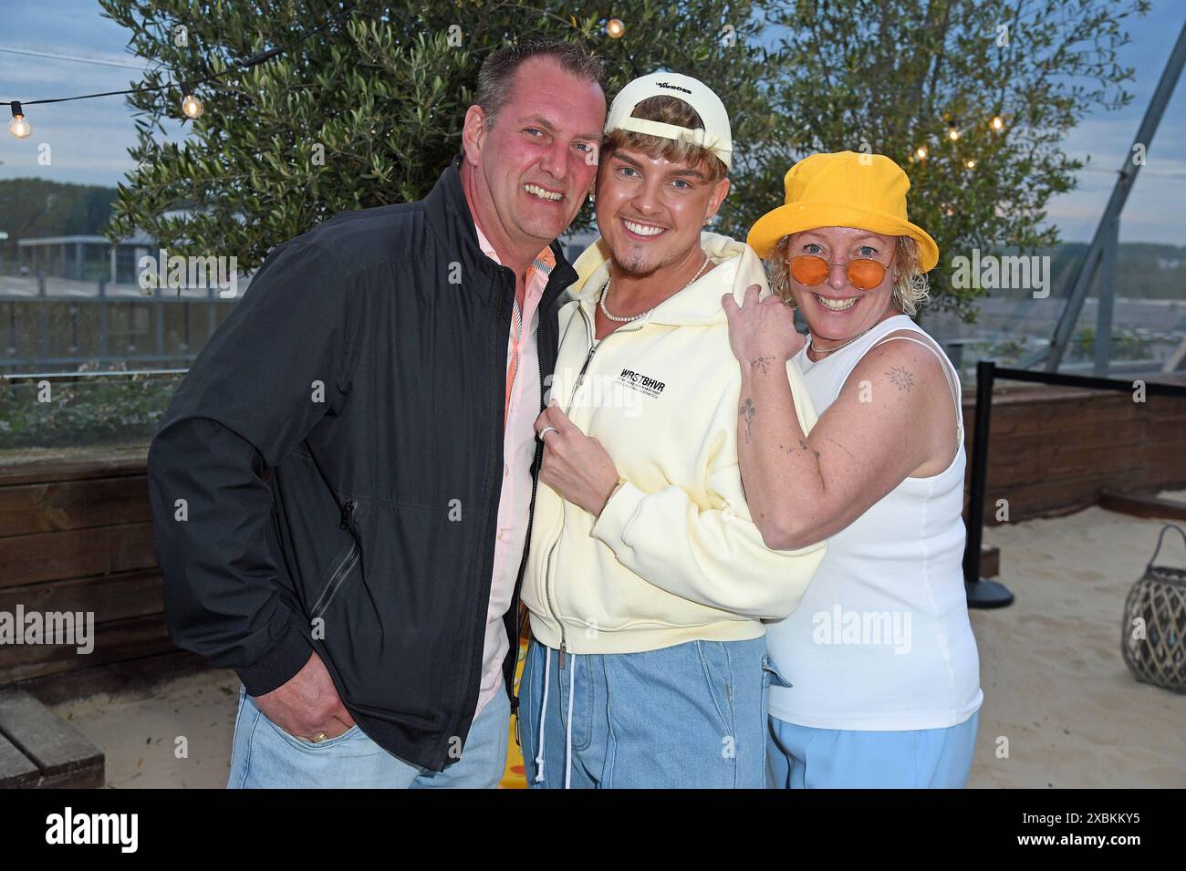 Tim Kampmann twenty4tim mit Mutter Tina Kampmann und Vater Sven ...