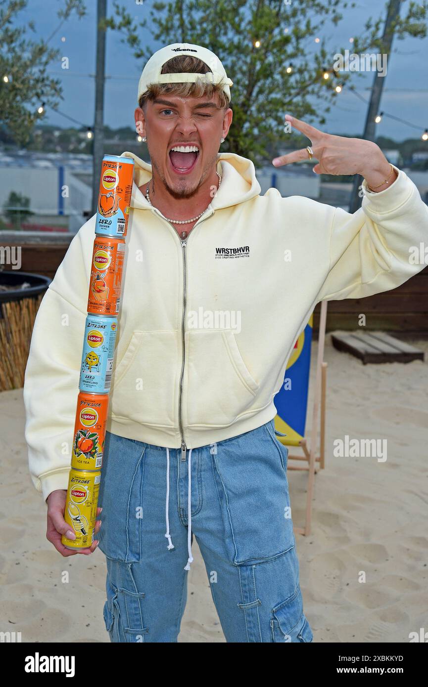 Tim Kampmann twenty4tim - LIPTON ISLAND RELEASE DINNER X TWENTY4TIM in ...