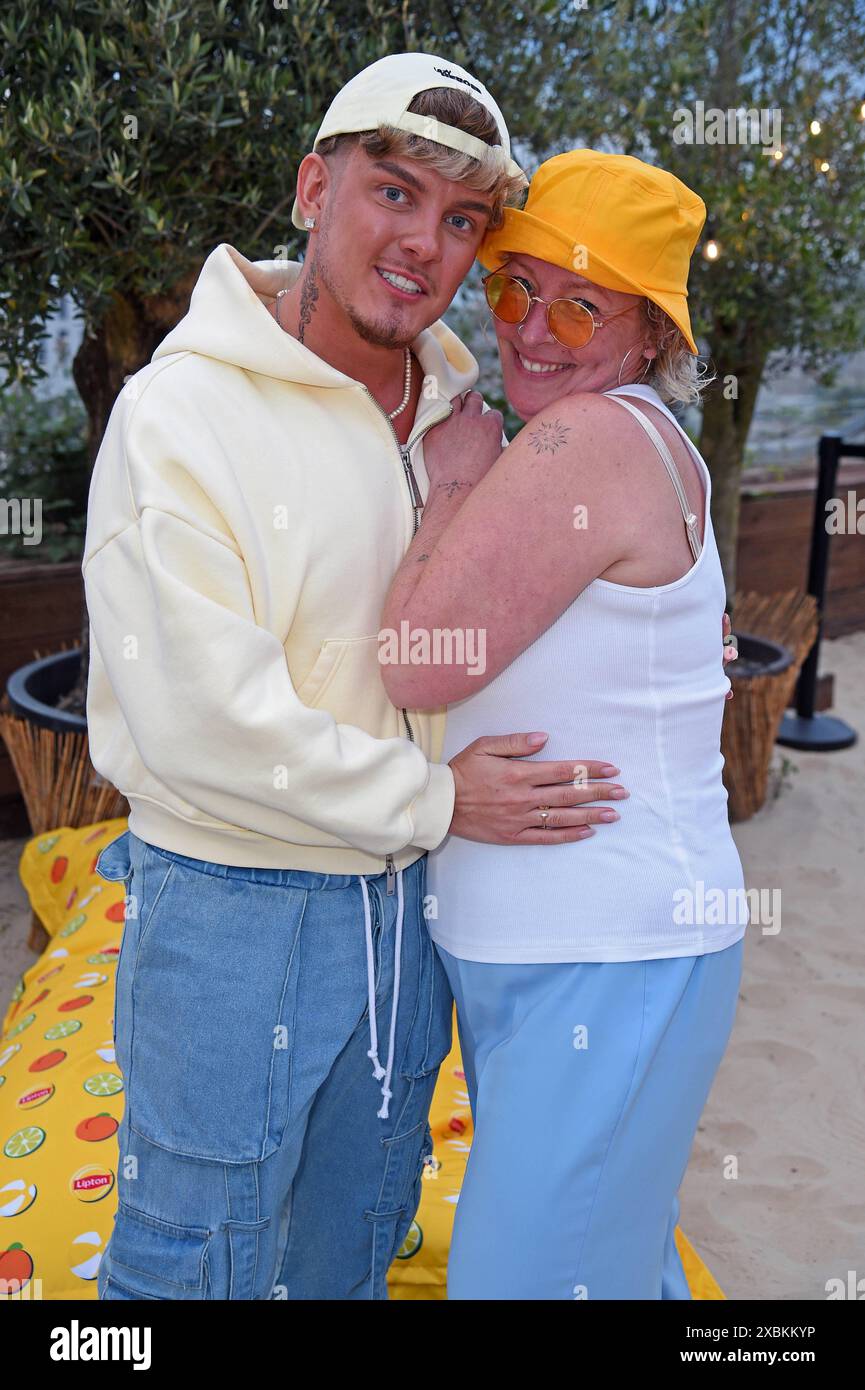 Mutter tina hi-res stock photography and images - Alamy