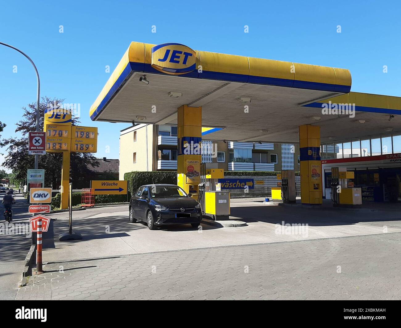 Jet gas station hi-res stock photography and images - Alamy