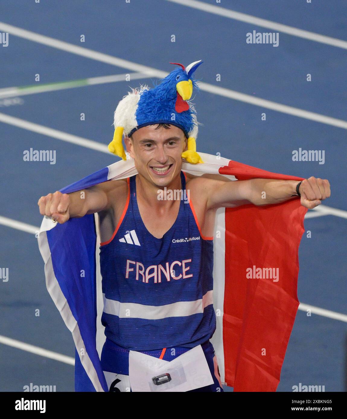 Yan Schrub of France celebrates after finishing second in the men's 10 ...