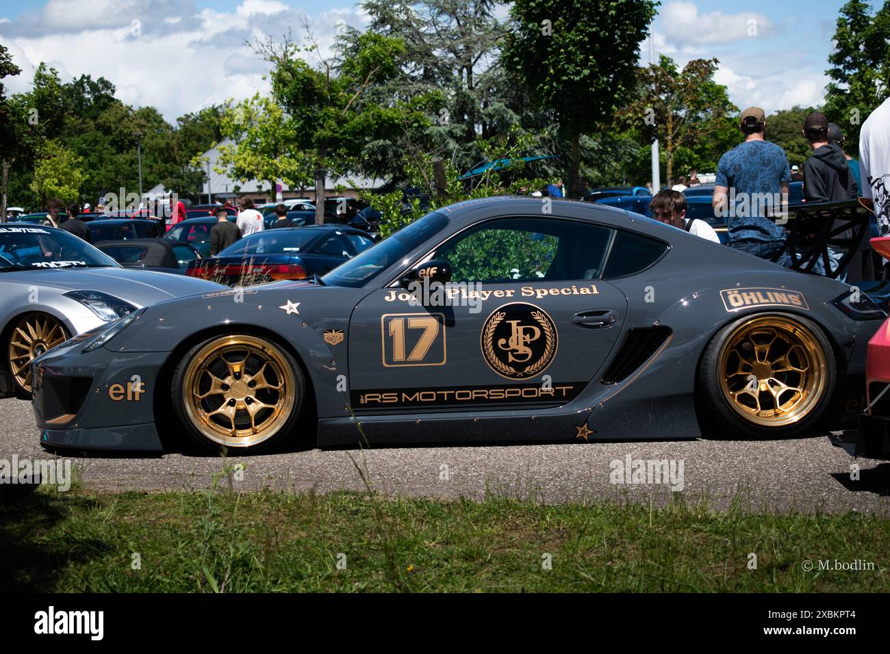 Lowered cars hi-res stock photography and images - Alamy