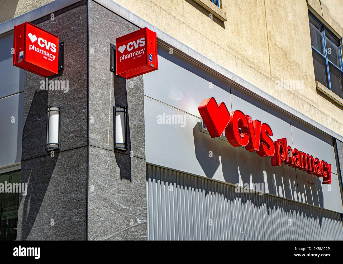 Pharmacy outside building hi-res stock photography and images - Alamy