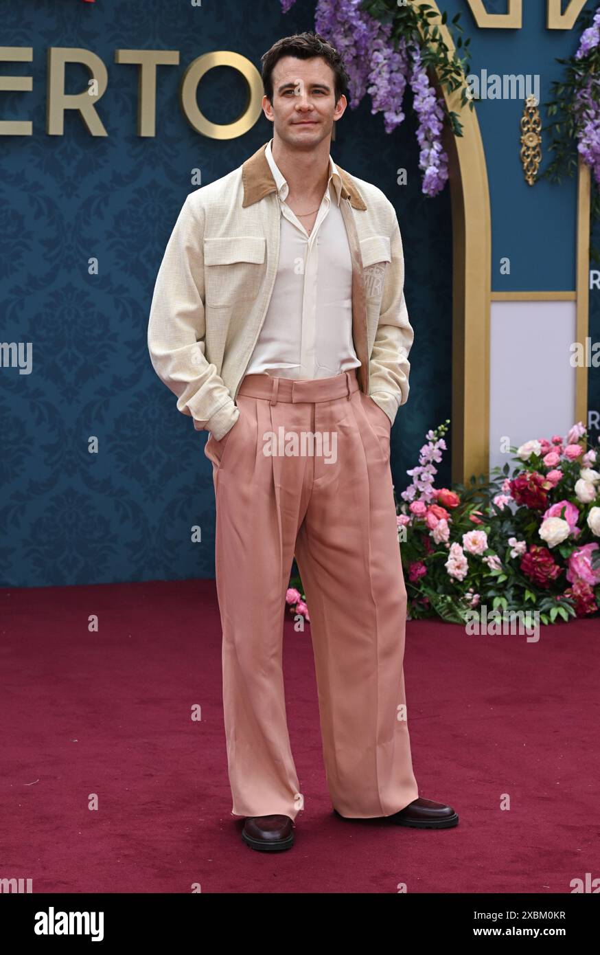 Luke thompson bridgerton hi-res stock photography and images - Alamy