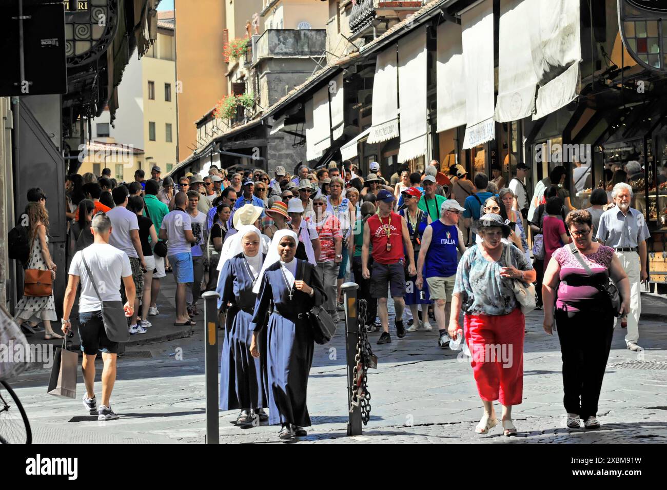 Florence crowd tourism hi-res stock photography and images - Alamy