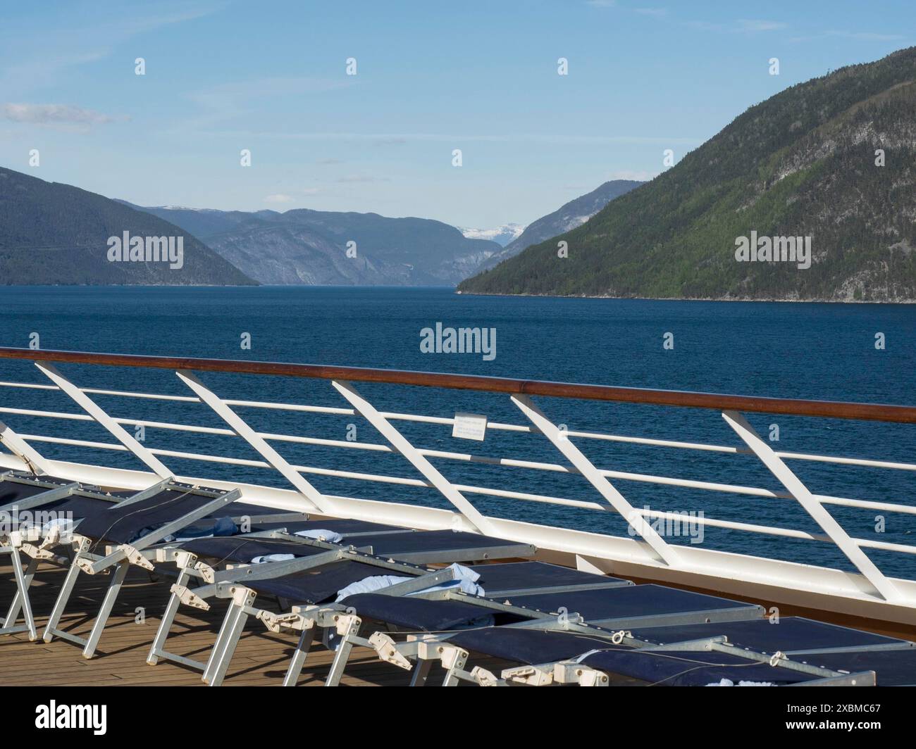 Sunbeds on cruise ship deck hi-res stock photography and images - Alamy