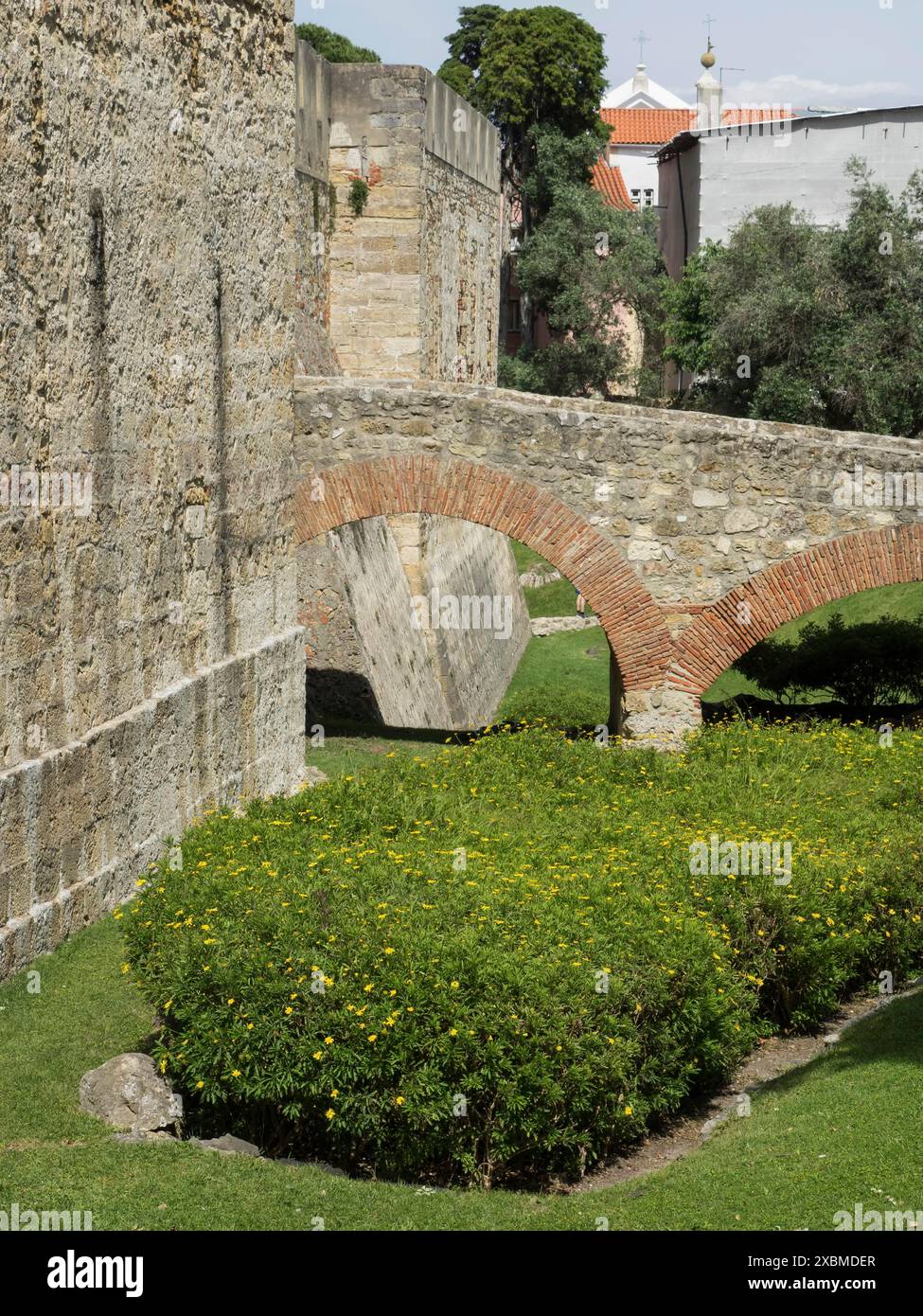 Green garden in medieval hi-res stock photography and images - Alamy