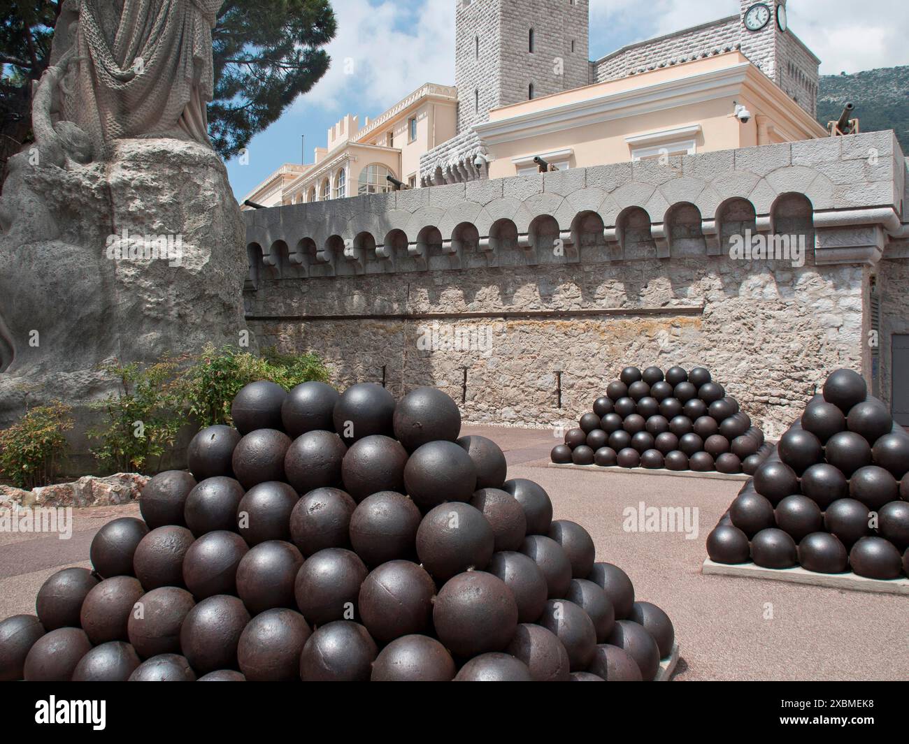 Statue monte carlo monaco hi-res stock photography and images - Alamy