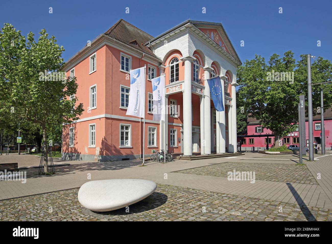 Neoclassical town hall built in 1910 with EU flag, Rathausplatz, Kehl ...