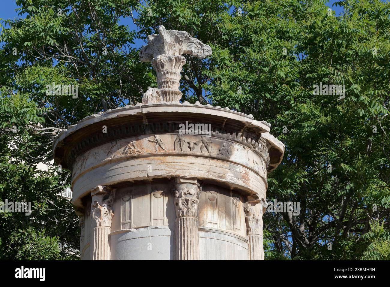 Lysicrates Monument, circular building from 334 BC, Plaka Old Town ...