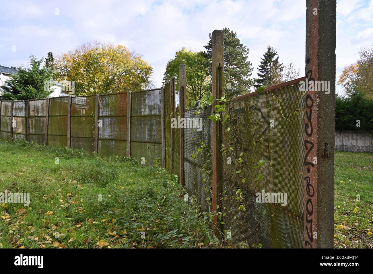 Wall memorial with original expanded metal fence in Gross Glienicke ...