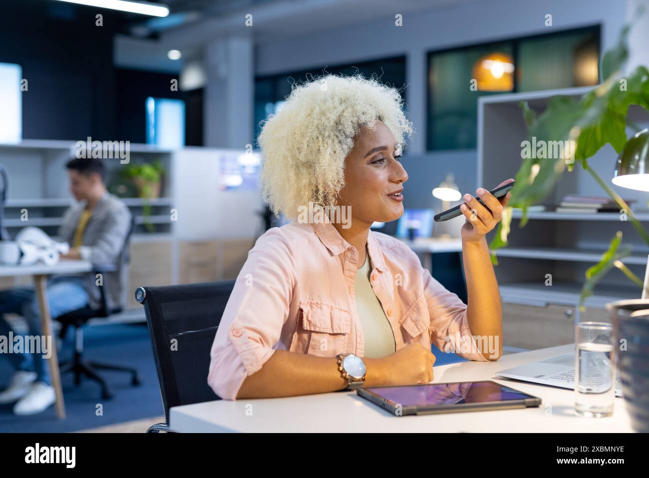 Modern woman using smartphone hi-res stock photography and images - Alamy