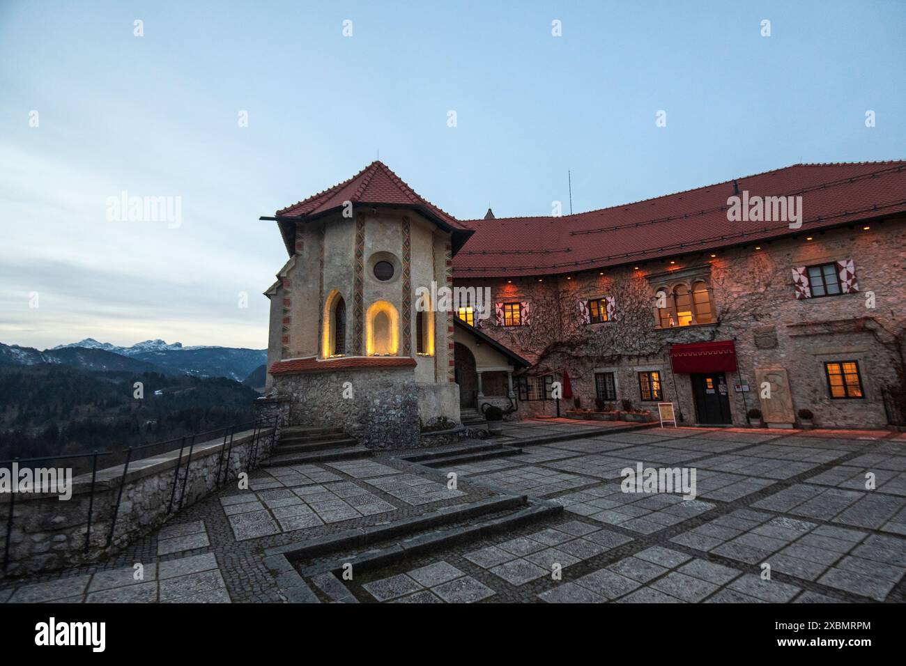 Empty castle hi-res stock photography and images - Alamy