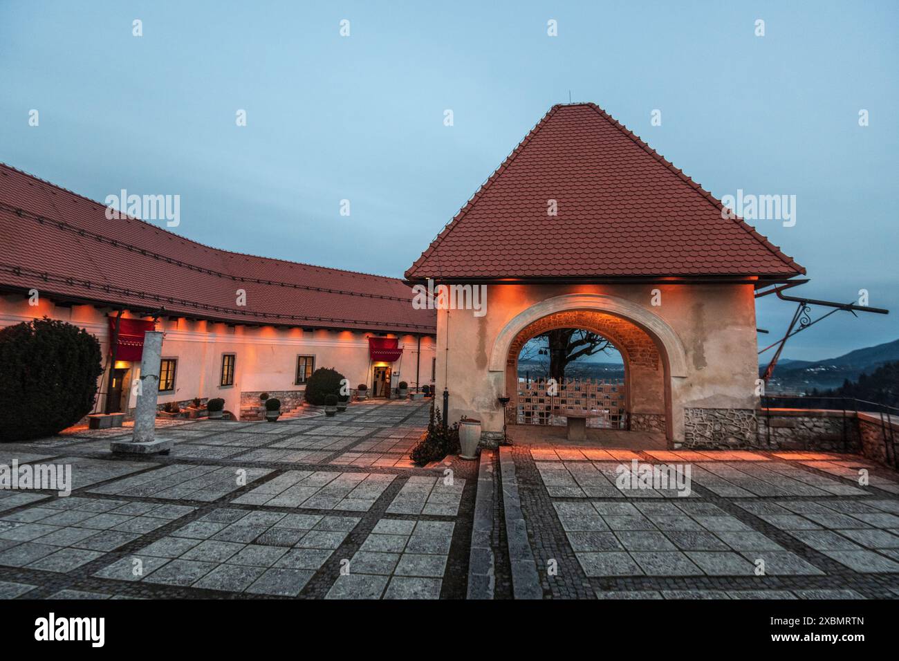 Empty castle hi-res stock photography and images - Alamy