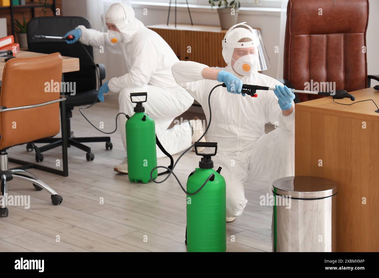 Person cleaning tables hi-res stock photography and images - Alamy