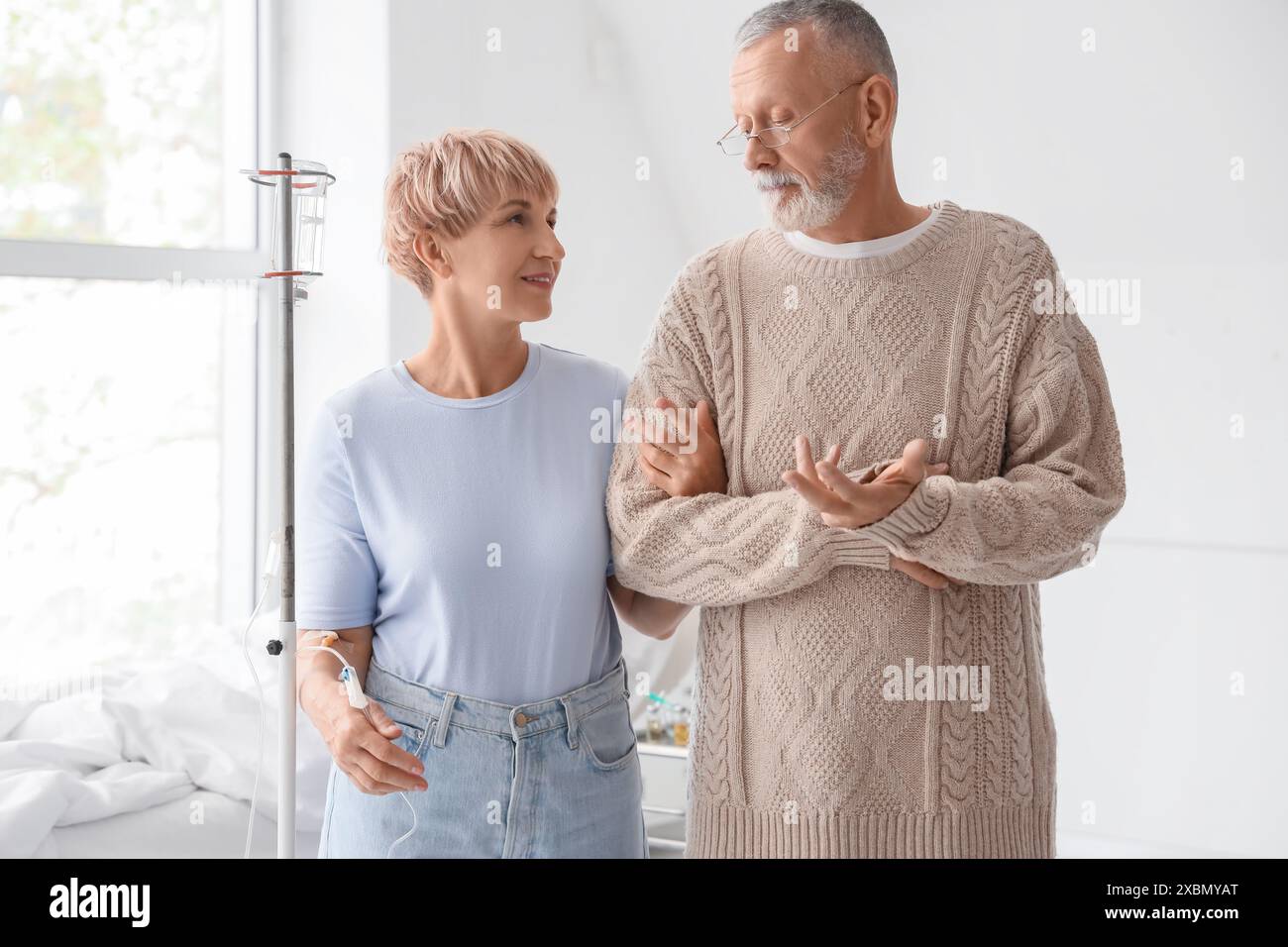 Woman man mature hospital bedroom hi-res stock photography and images ...