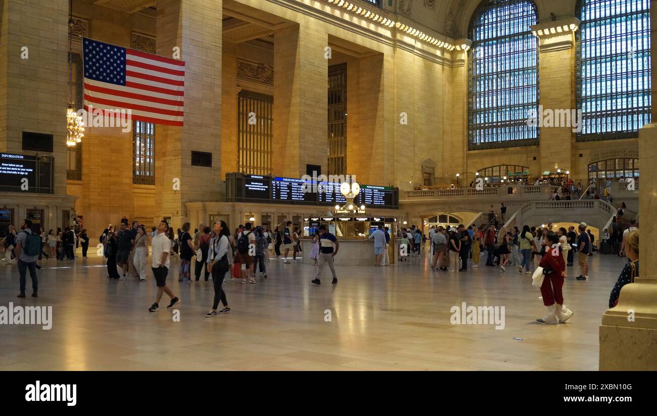 Scene inside the Grand Central Terminal, pedestrian traffic in the Main ...