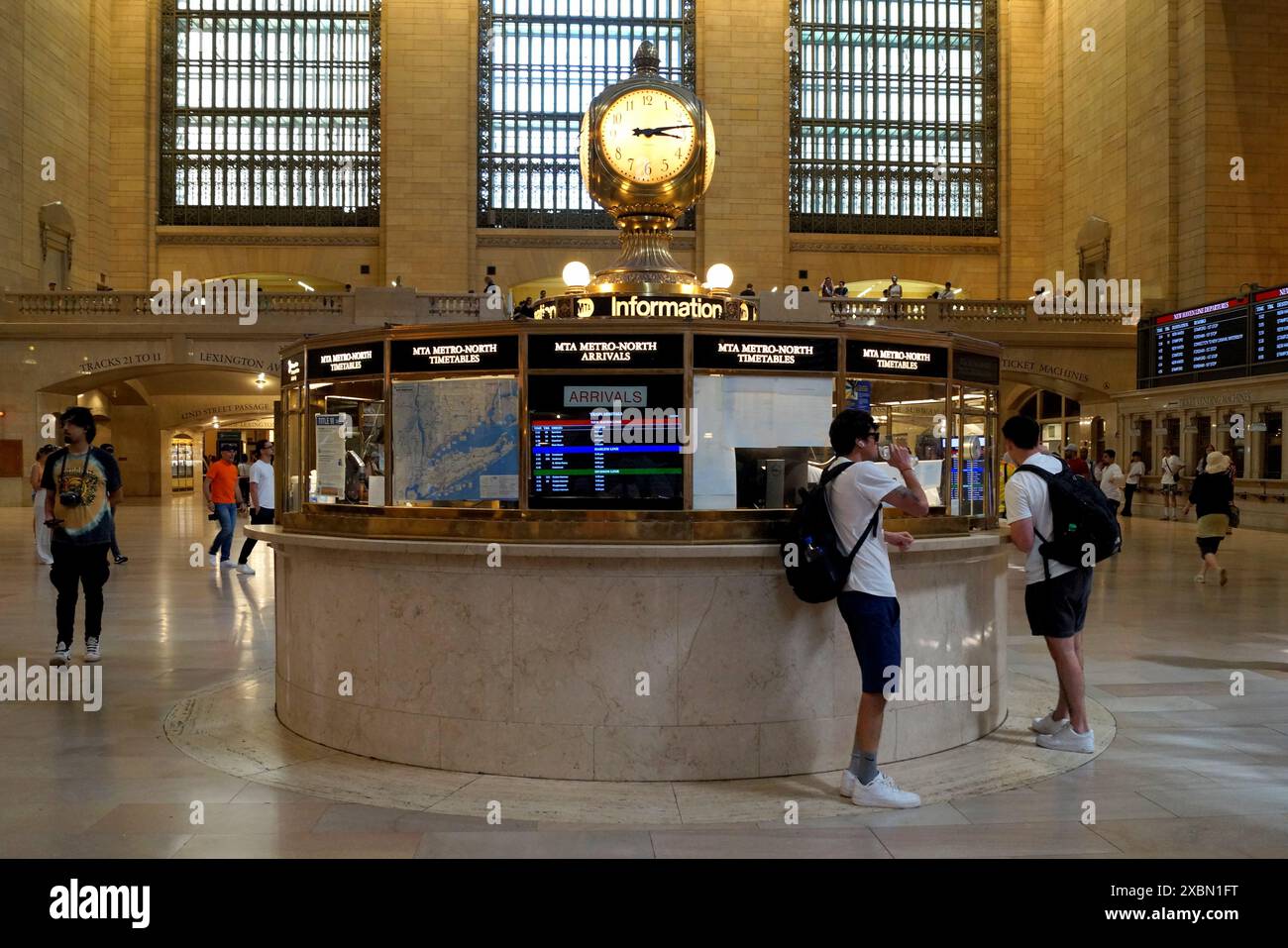 Modern metro kiosk hi-res stock photography and images - Alamy