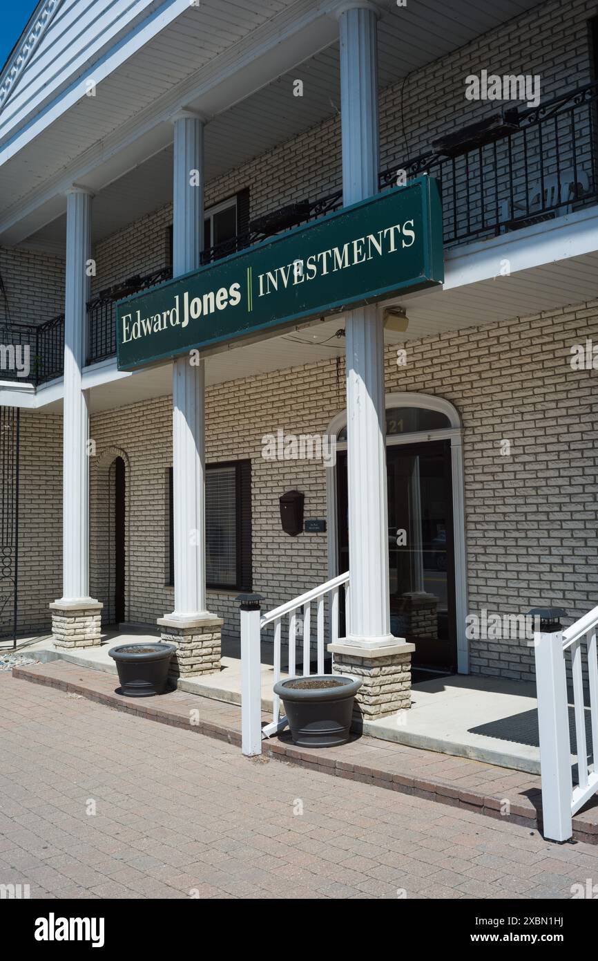 Building investments hi-res stock photography and images - Alamy