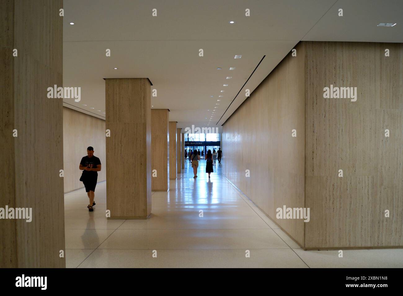 Pass-through ground-level hall of the MetLife Building, New York, NY ...