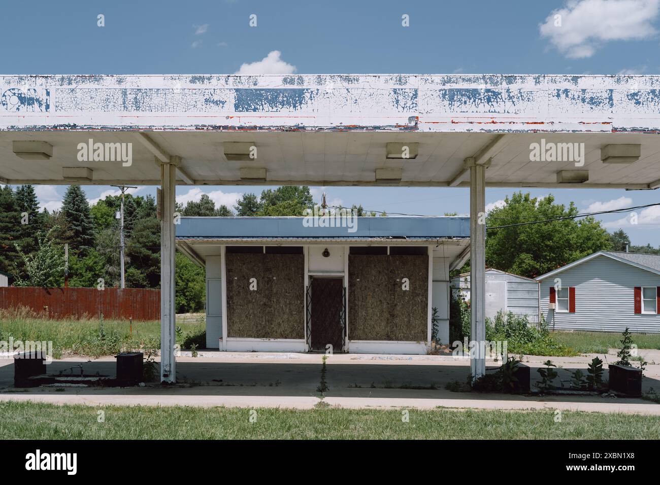 Abandoned gas station near Flushing Michigan USA Stock Photo - Alamy