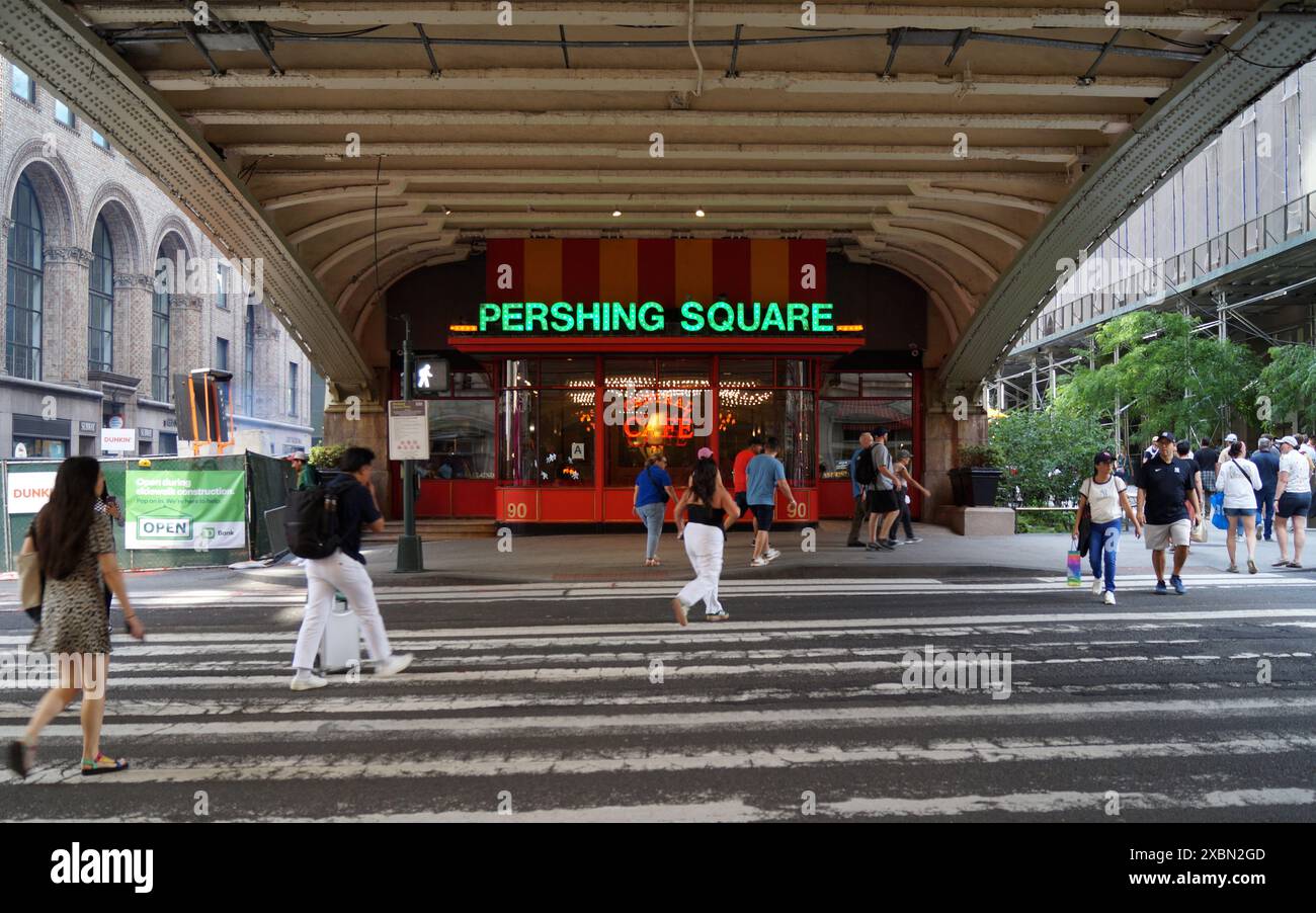 Entrance pavilion of the Pershing Square Cafe, under the Park Avenue ...
