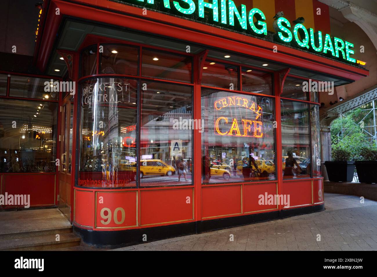 Entrance pavilion of the Pershing Square Cafe, under the Park Avenue ...