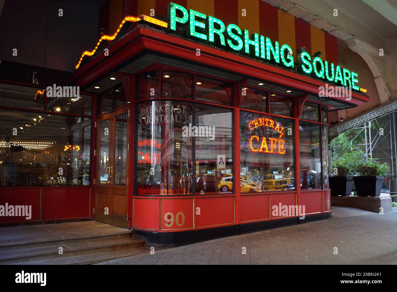 Entrance pavilion of the Pershing Square Cafe, under the Park Avenue ...