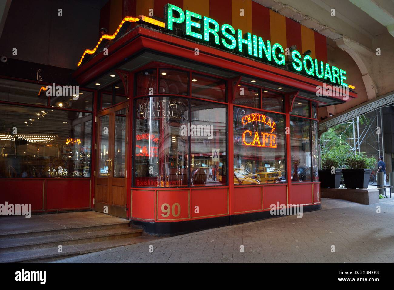 Entrance pavilion of the Pershing Square Cafe, under the Park Avenue ...