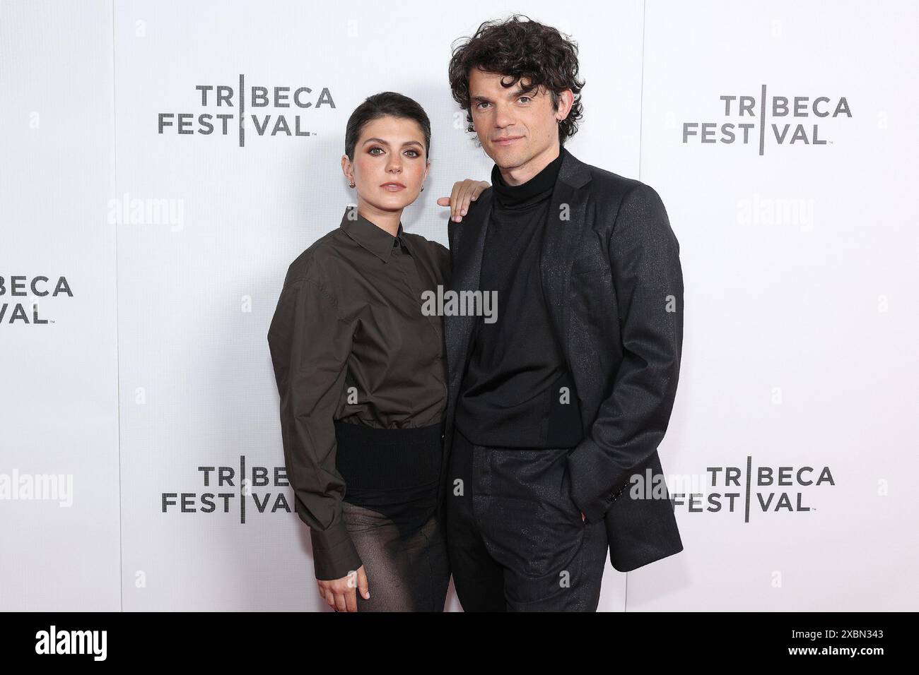 Emily bader and edward bluemel hi-res stock photography and images - Alamy
