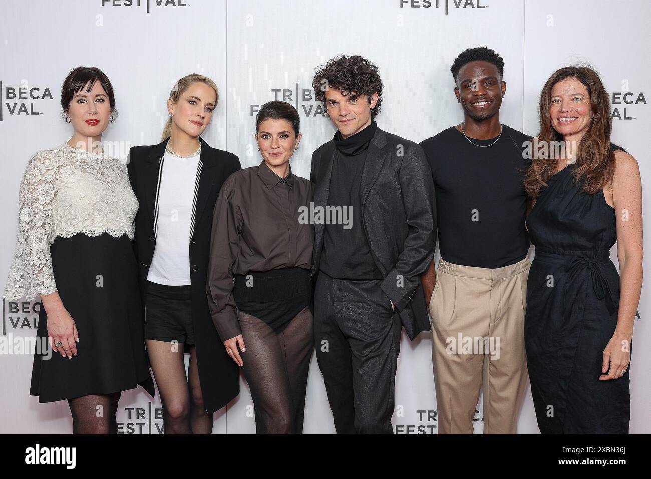 Emily bader edward bluemel hi-res stock photography and images - Alamy