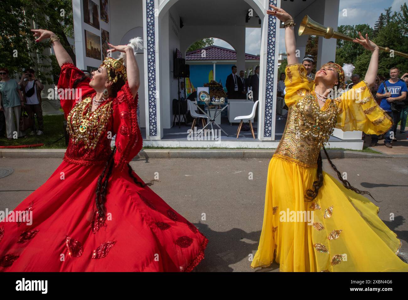 Moscow, Russia. 12th of June, 2024. A woman dances at the national ...