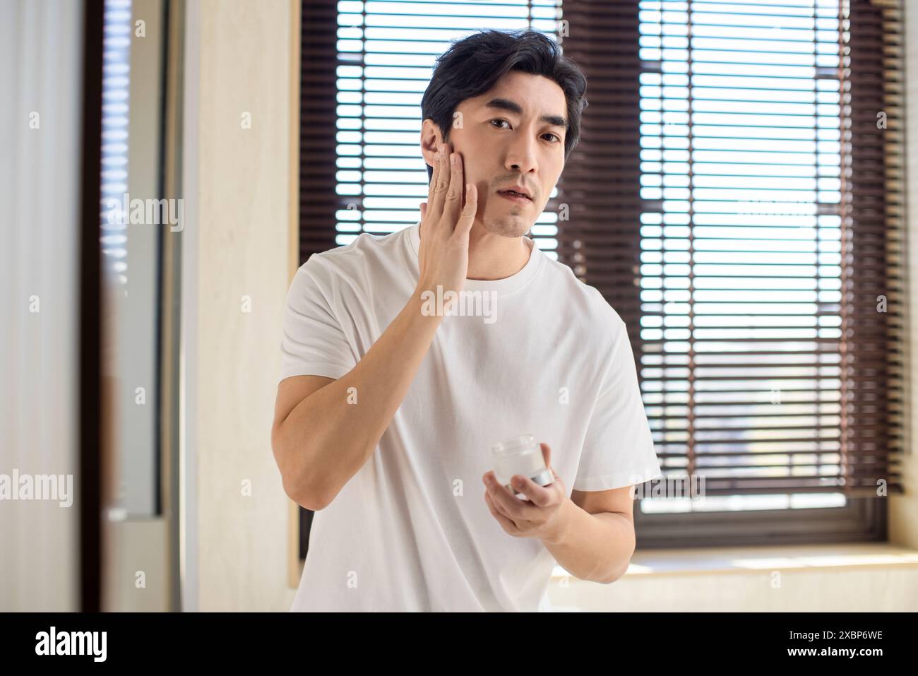 Mature Man Applying Moisturizer Stock Photo - Alamy
