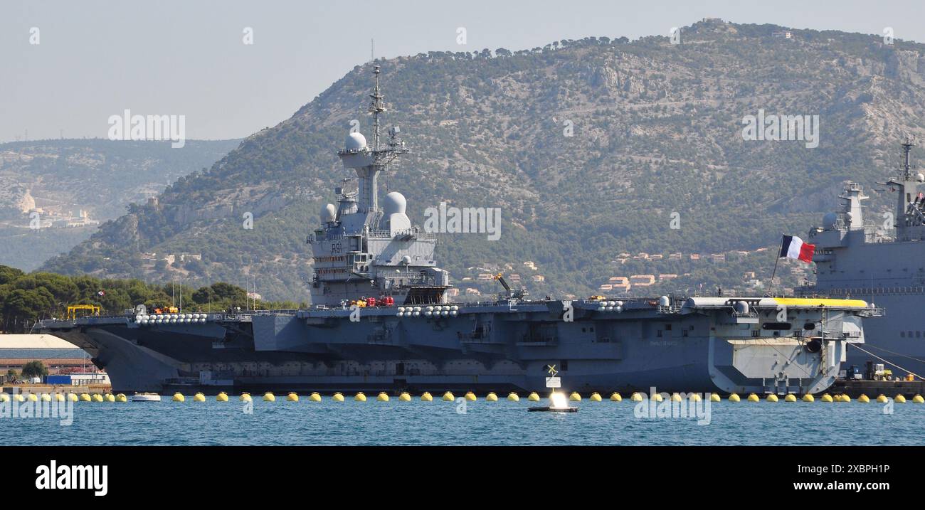 Nuclear-powered aircraft carrier Charles de Gaulle in the maritime base ...