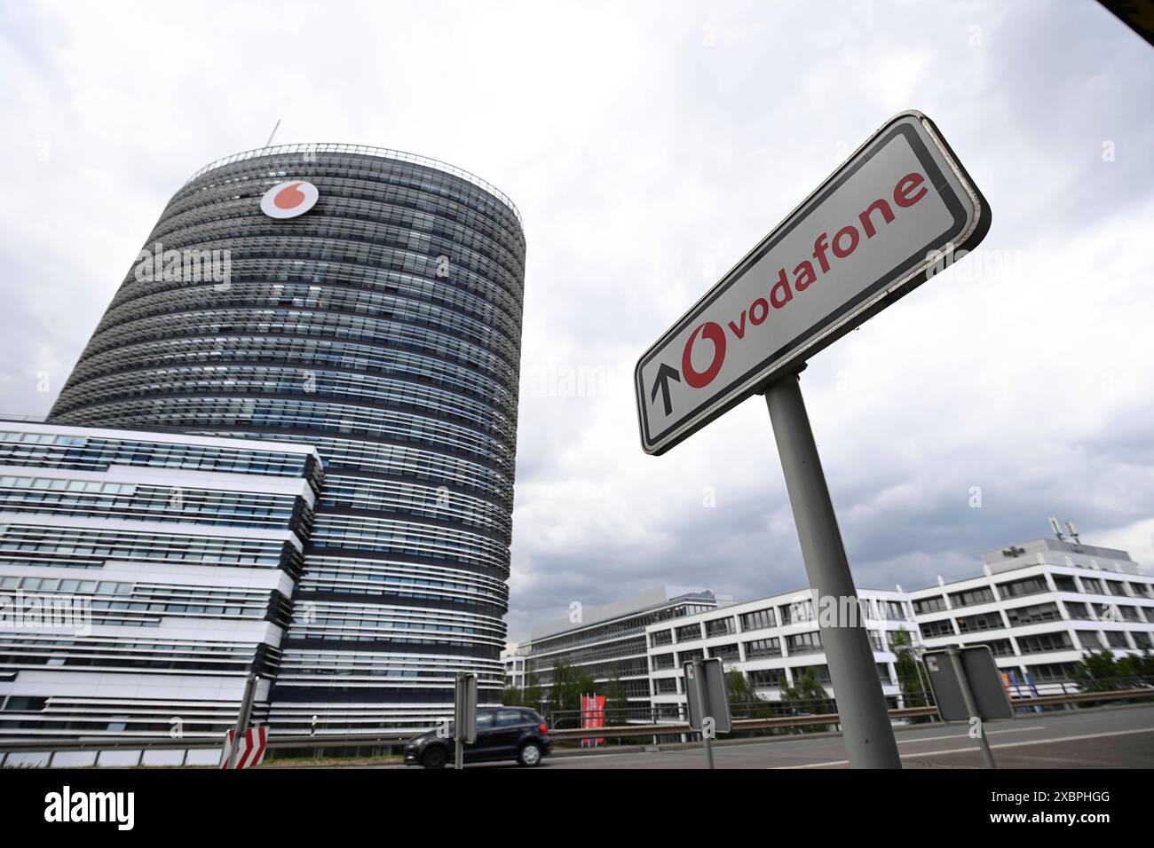 Die Konzernzentrale von VODAFONE in Duesseldorf Seestern, Aussenansicht ...