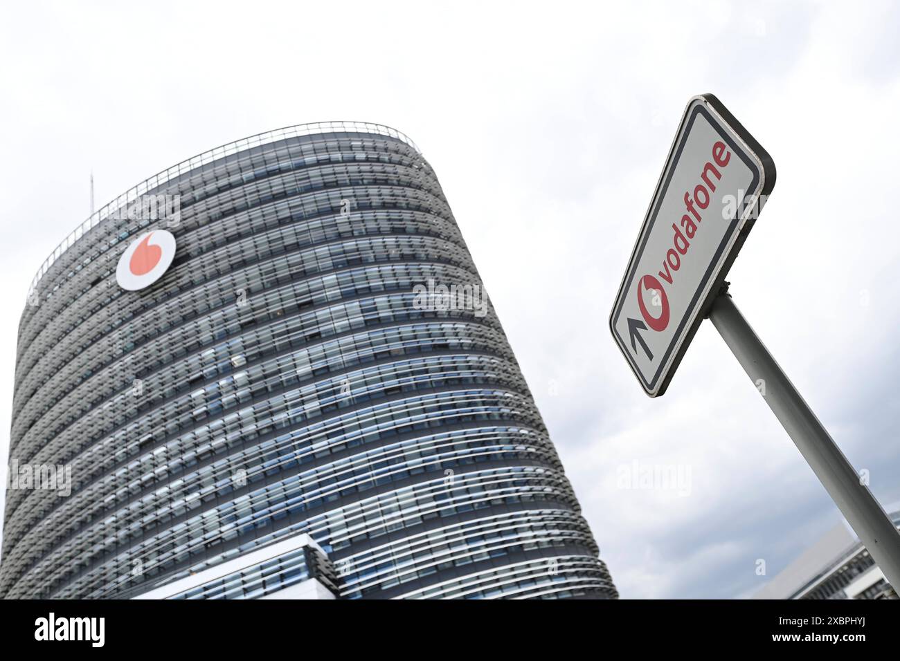 Die Konzernzentrale von VODAFONE in Duesseldorf Seestern, Aussenansicht ...