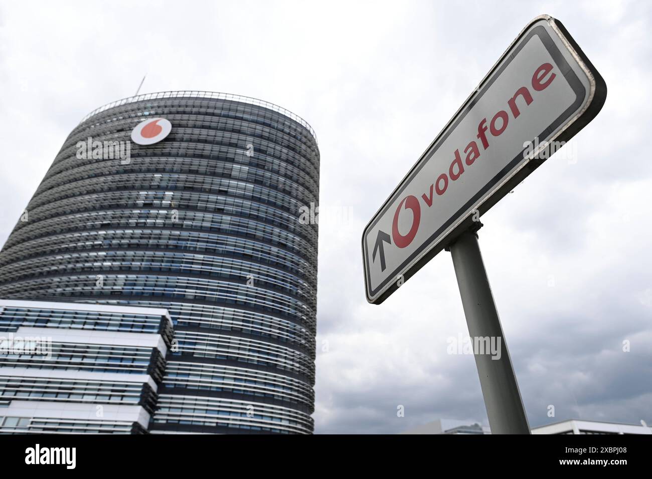 Die Konzernzentrale von VODAFONE in Duesseldorf Seestern, Aussenansicht ...