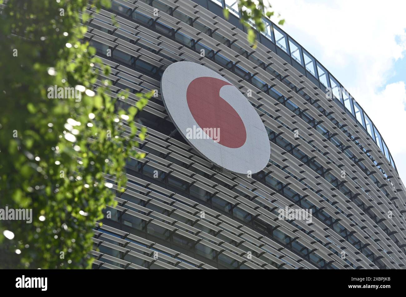 Die Konzernzentrale von VODAFONE in Duesseldorf Seestern, Aussenansicht ...