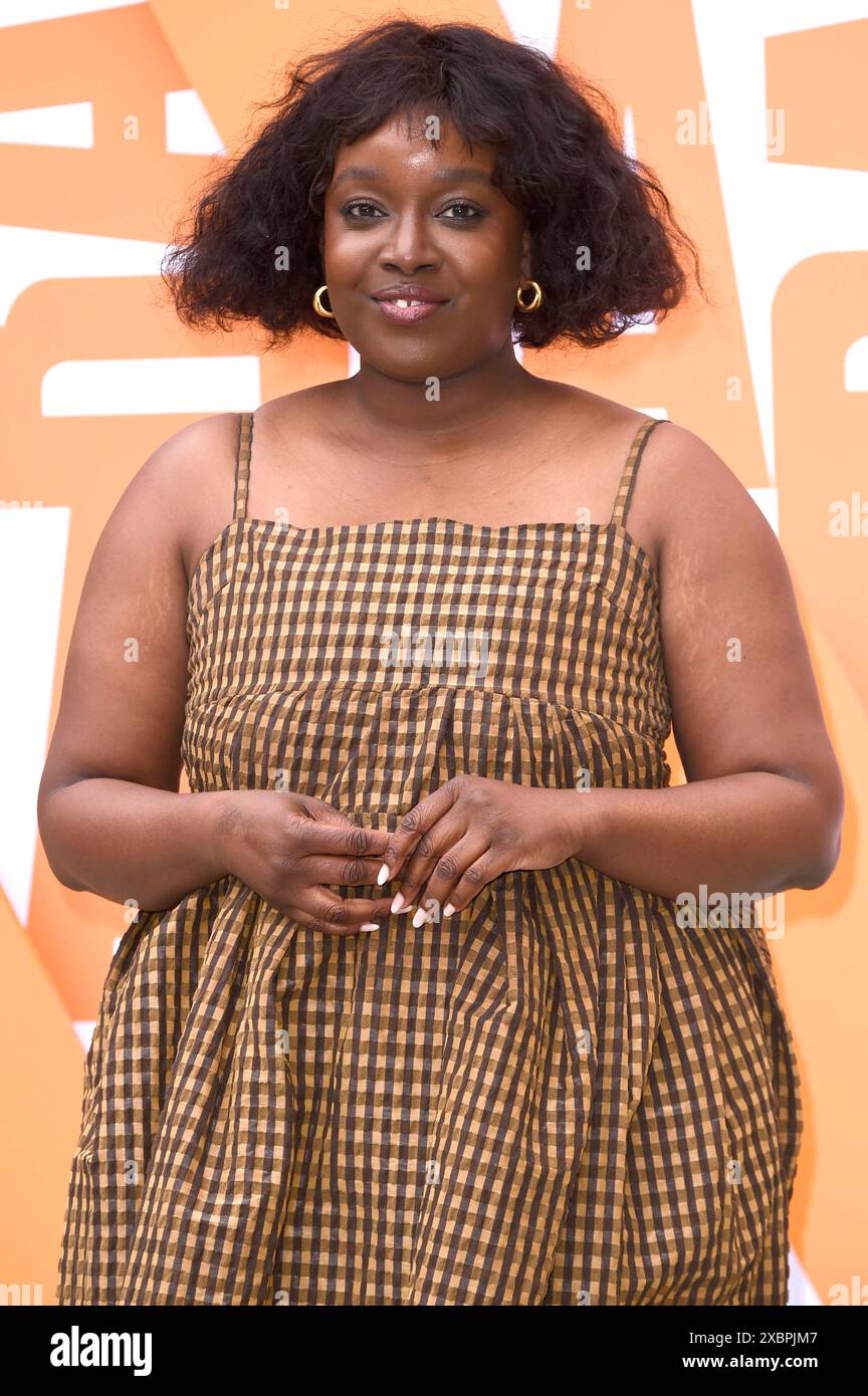Lolly Adefope bei der Royal Academy of Arts Summer Exhibition 2024 ...